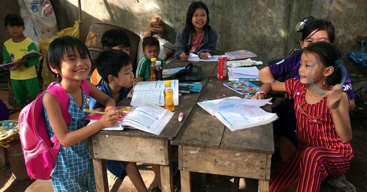 Étudier est difficile pour les enfants cambodgiens d’origine vietnamienne - Helpcode Switzerland