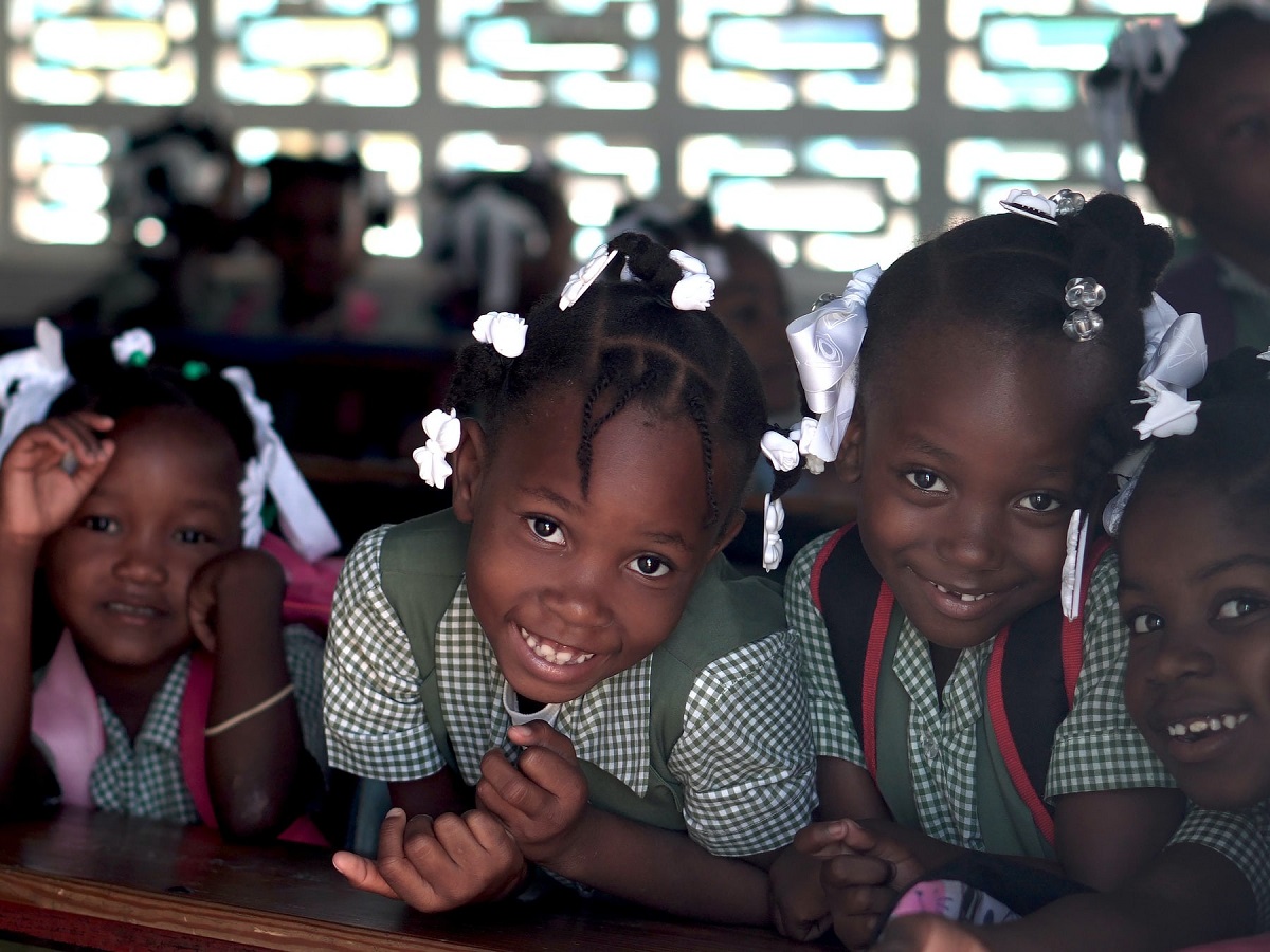 Aidons-les tous à retourner à l’école ! - Helpcode Switzerland
